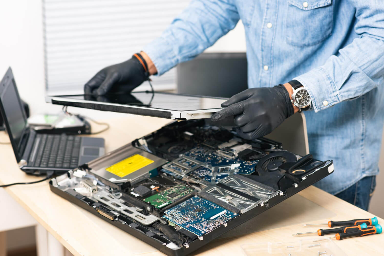 Computer Repair Hyde Park | Best IT Support Services - D Tech Clinic