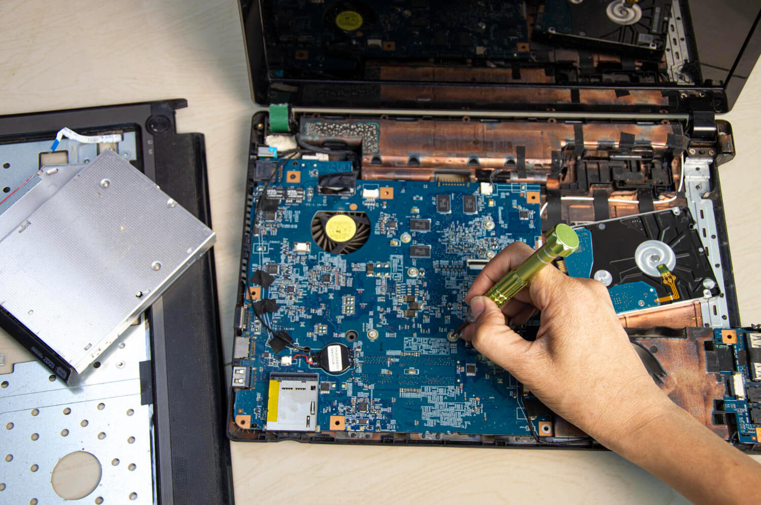 Laptop Repair in West Tampa - D Tech Clinic