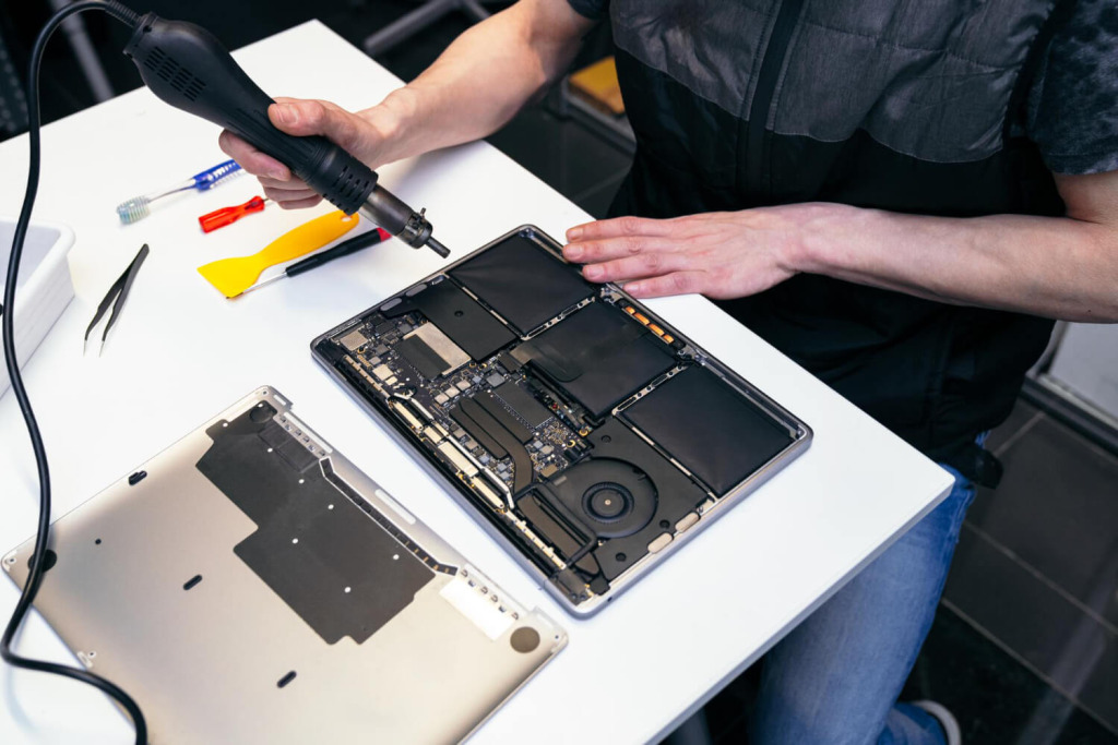 MacBook Repair Services in Riverview | Best MacBook Repair Near You - D ...