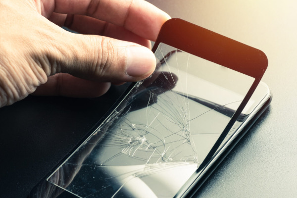 How to Determine If Your Phone Screen Is Cracked or Just the Tempered ...